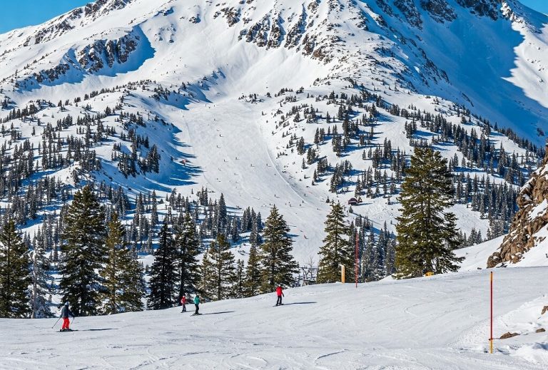 Best Snowboarding Spots in the USA - Outdoorshell